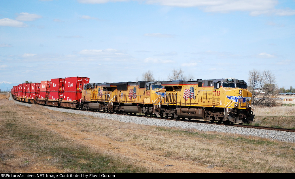 UP 7755 on eastbound UP intermodal